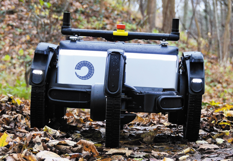 CAPRA HIRCUS | Product | Platform that connects humans and robots / PLiBOT